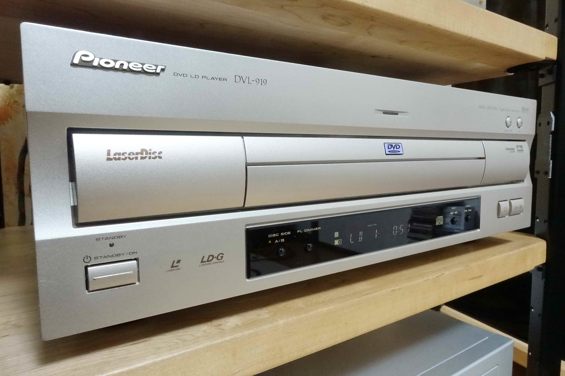 finest quality Pioneer Pioneer DVL-919 LD DVD player maintenance ending ...